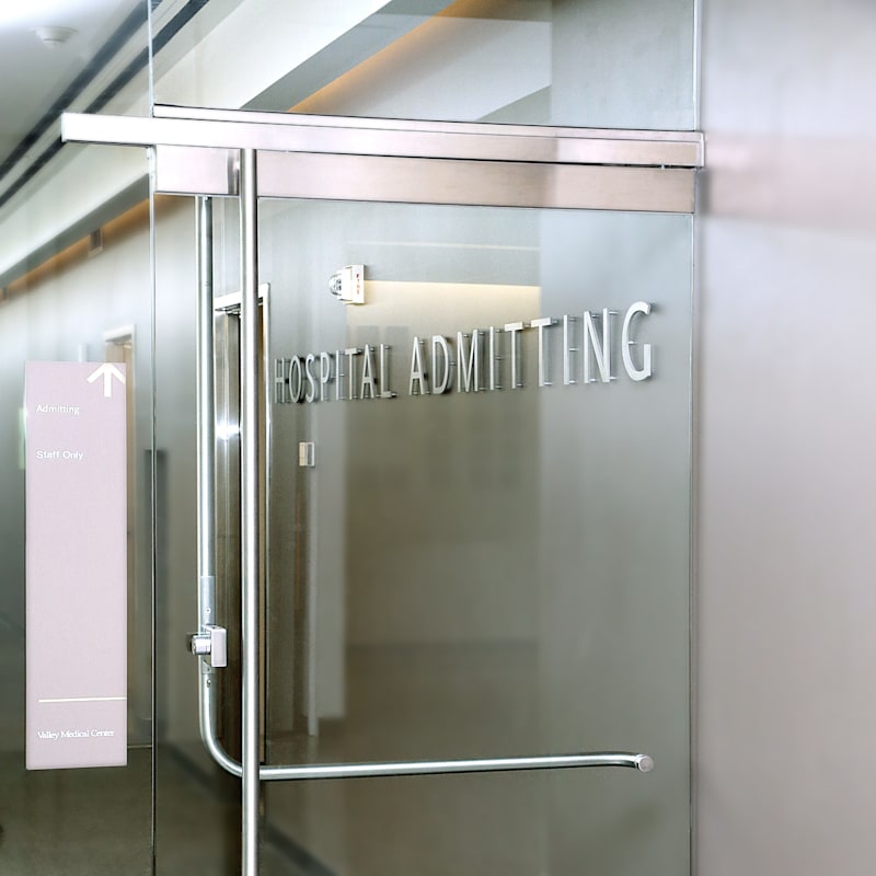 Floating Header - for all-glass doors with transom